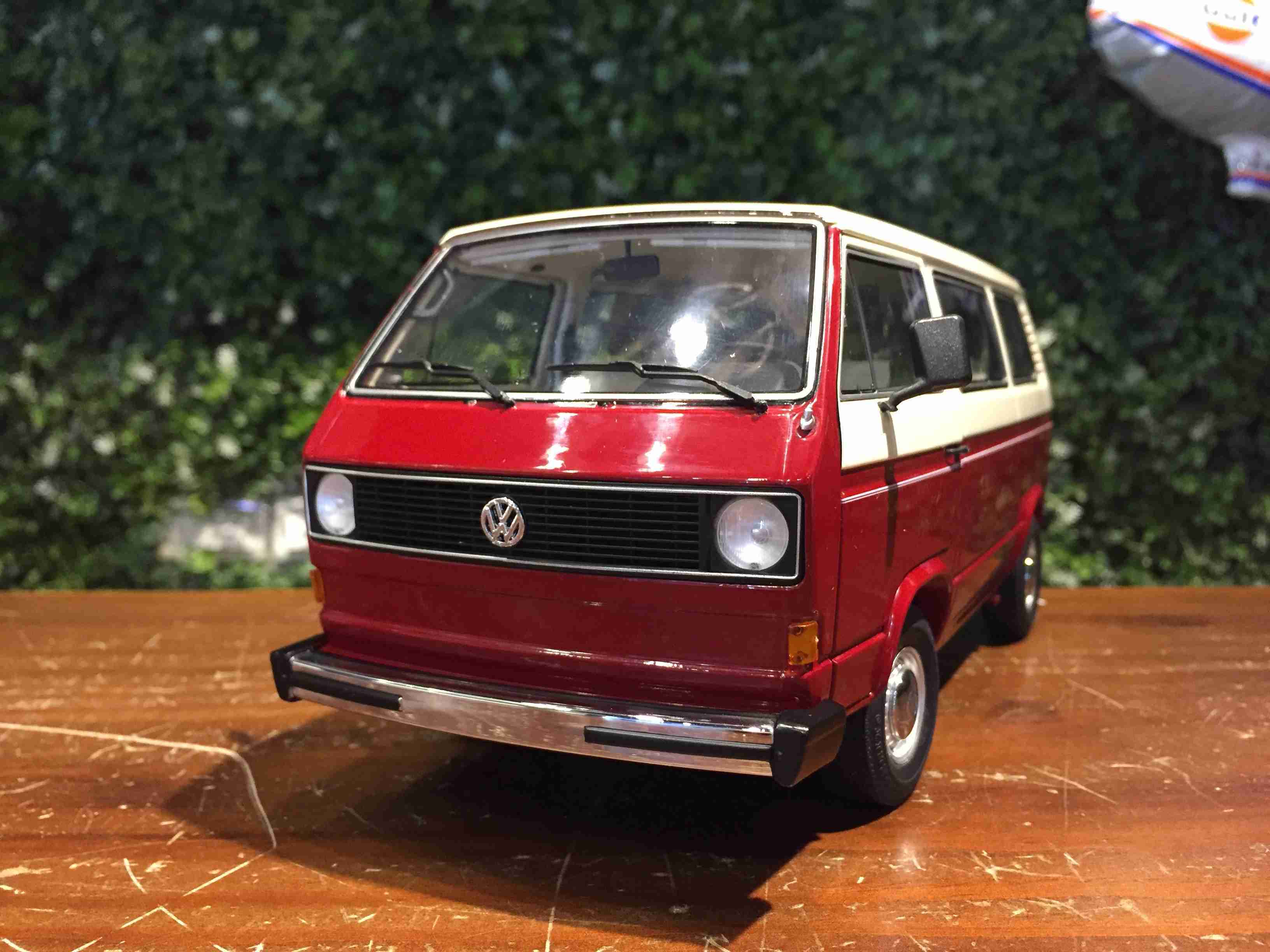 1/18 Schuco Volkswagen VW T3 Bus Red/White 450038100【MGM】 - Max Gear Model 模型店 | 購物橘子