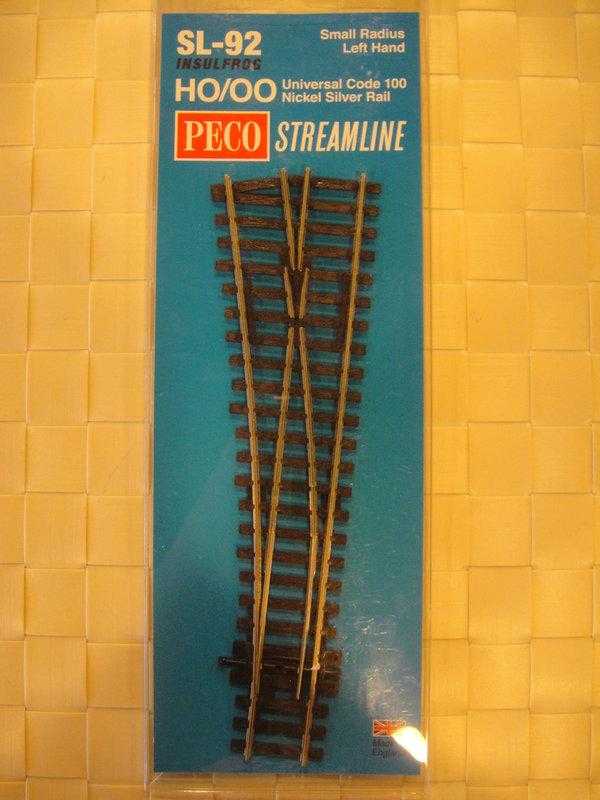 Mini 現貨 Peco SL-92 HO規 Code100 Small Radius 左岔 岔心絕緣 英國製 - 微縮世界 | 購物橘子