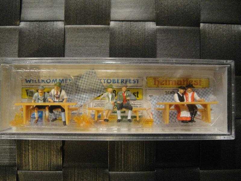 Mini 現貨 Preiser 10449 啤酒節人偶 2 - 微縮世界 | 購物橘子